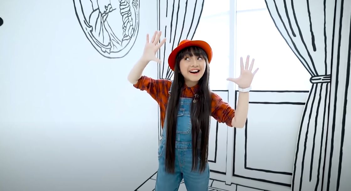 Who is Malaysian YouTuber Alyssa Dezek and how did she afford a new car ...